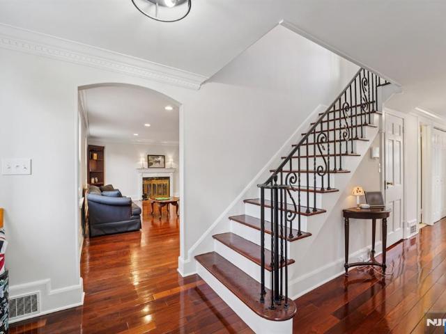 27 Fairview Avenue