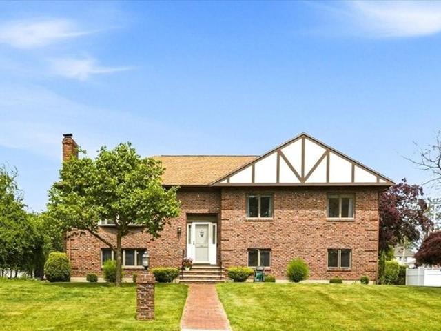 27 Feeney Rd, Norwood, MA 02062