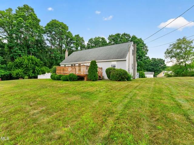 27 Fellows Rd, Halfmoon, NY 12065