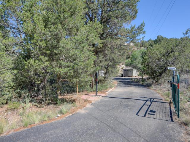 27 Forest Road