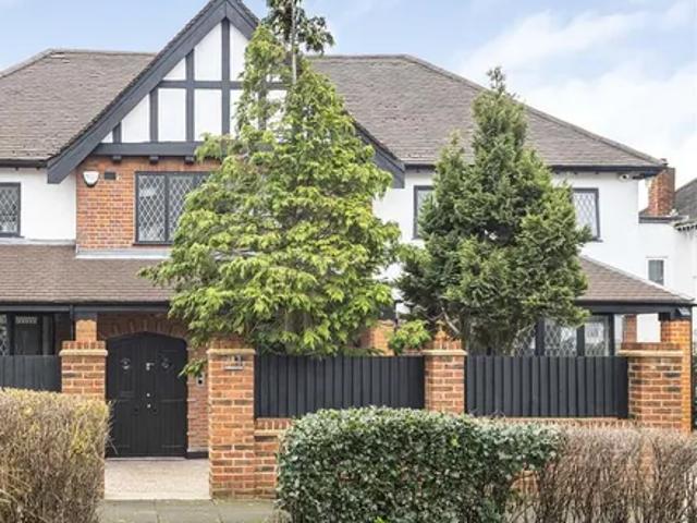 27 Forestdale, London, N14 7DY, United Kingdom | 5 bed house for rent #167701621 | Rentberry
