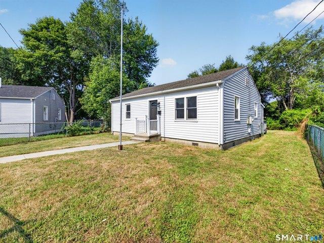 27 Flint Ct, Groton, CT 06340
