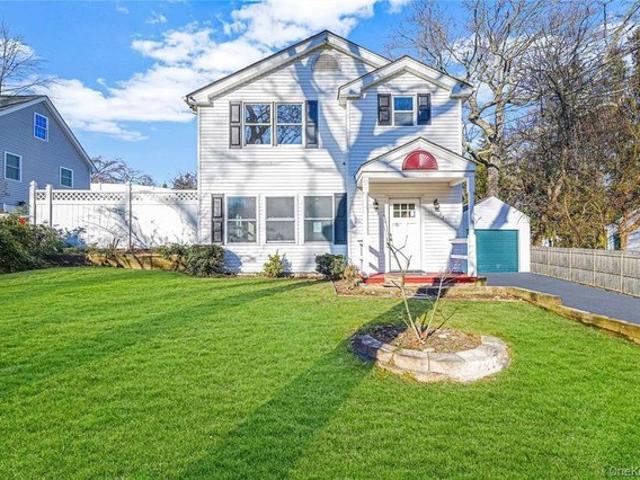 27 Garden Rd, Sound Beach, NY 11789