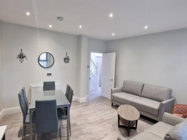 27 Gloucester Avenue, Lenton, Nottingham NG7, 6 bed shared accommodation to rent, £4,030 pcm | PrimeLocation