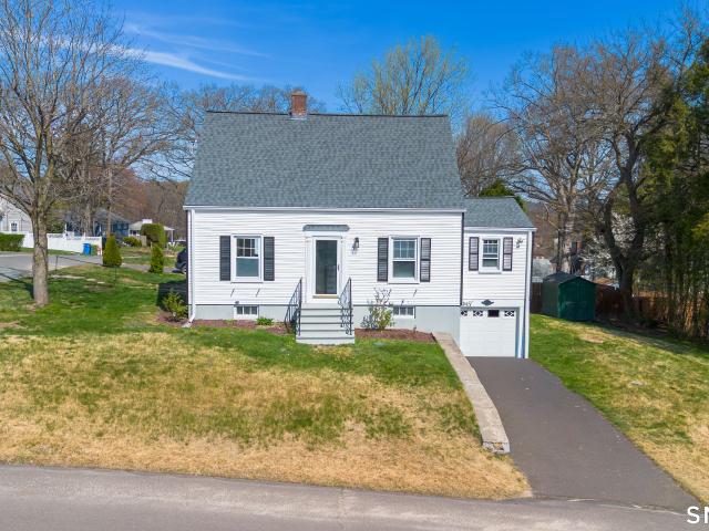 27 Glendale Dr, Waterbury, CT 06708 | MLS #24166 | Compass