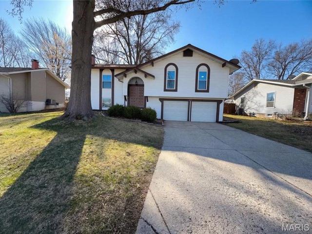 27 Glenna Dr, Saint Peters, MO 63376