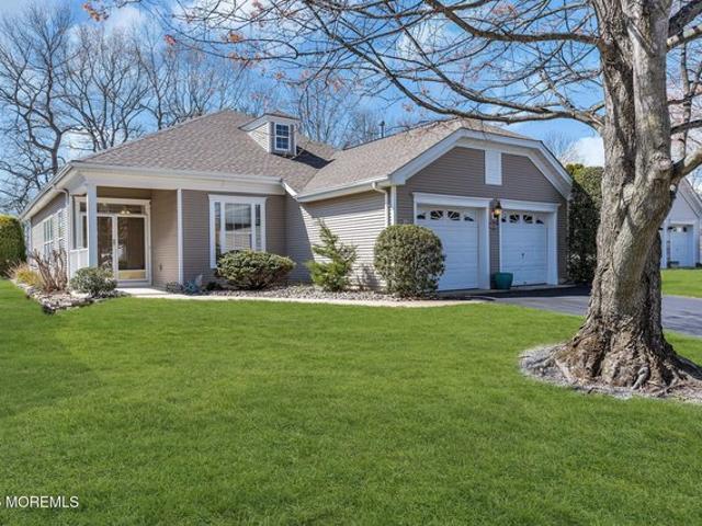 27 Greenfields Dr, Lakewood, NJ 08701