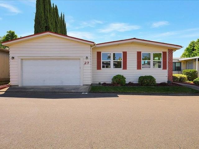 27 Hancock Dr, Roseville, CA 95678