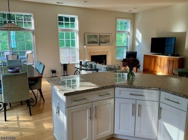 27 Harrison Way, Mount Arlington, NJ 07856