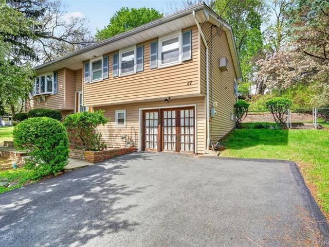 27 Hastings Ln, Stony Point, NY 10980