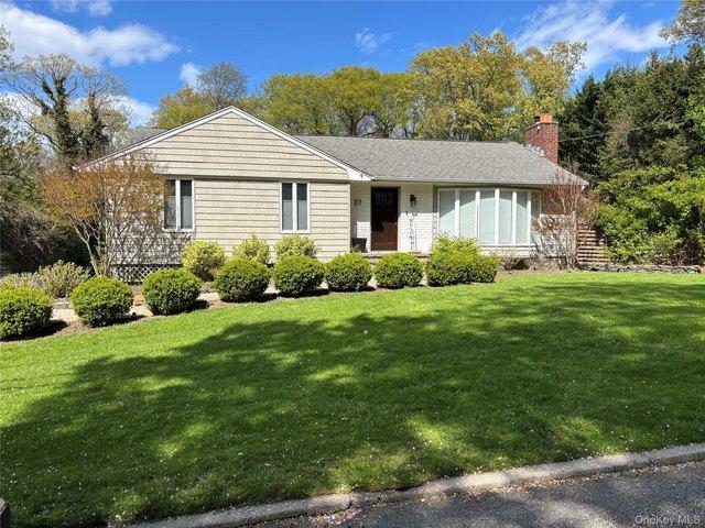 27 Hennessey Dr, Huntington, NY 11743
