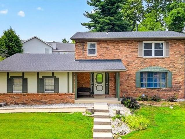 27 Heatherwood Dr, Collinsville, IL 62234