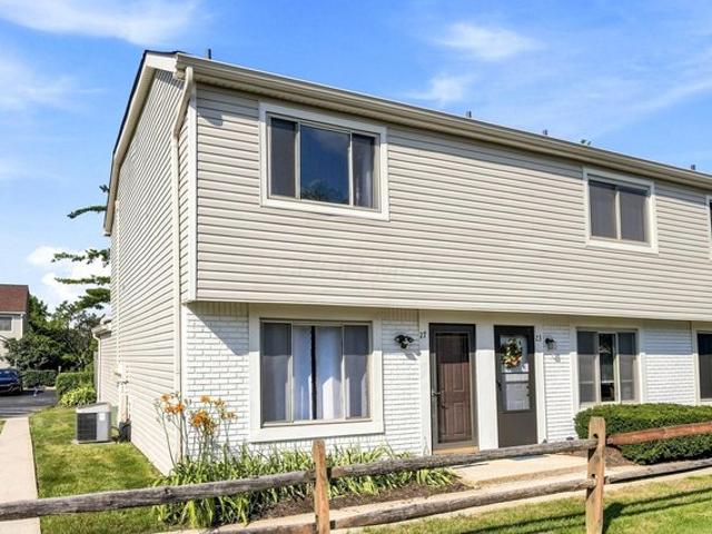 27 Hedgerow Ln, Delaware, OH 43015