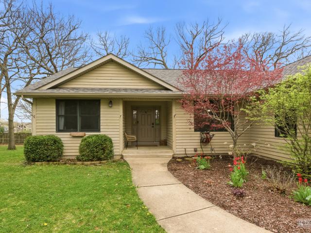 27 Hickory Loop Dr, Sandwich, IL 60548 | MLS #12597