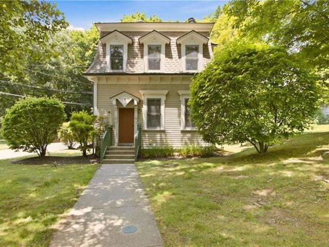 27 Higgins St Unit 201, Smithfield, RI 02917