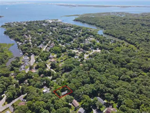 27 HOMECREEK DR, MASTIC BEACH, NY 11951 Single Family Residenc.