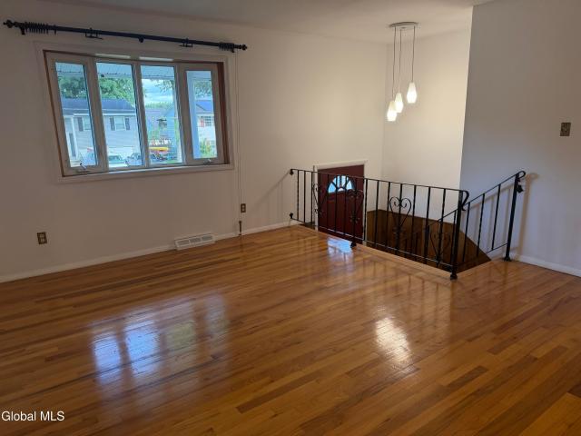 27 Holly Boulevard