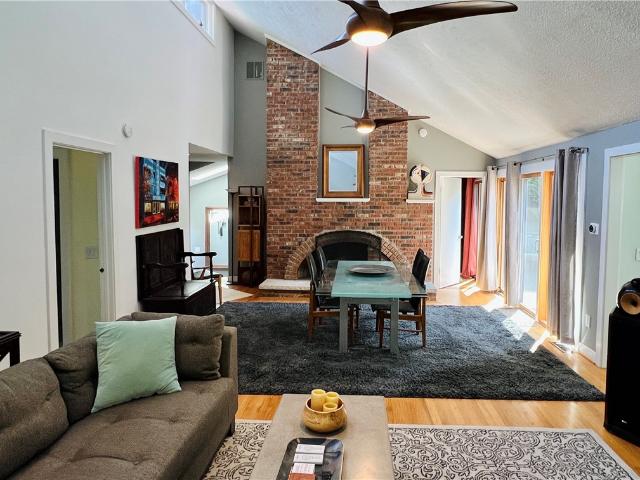 27 Hoyt Place