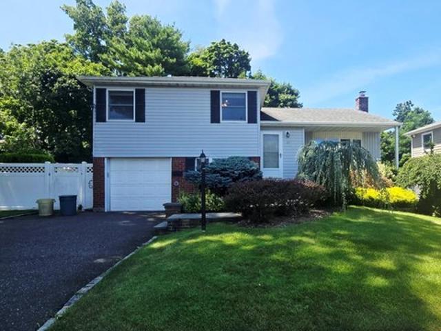 27 Humphrey Dr, Syosset, NY 11791