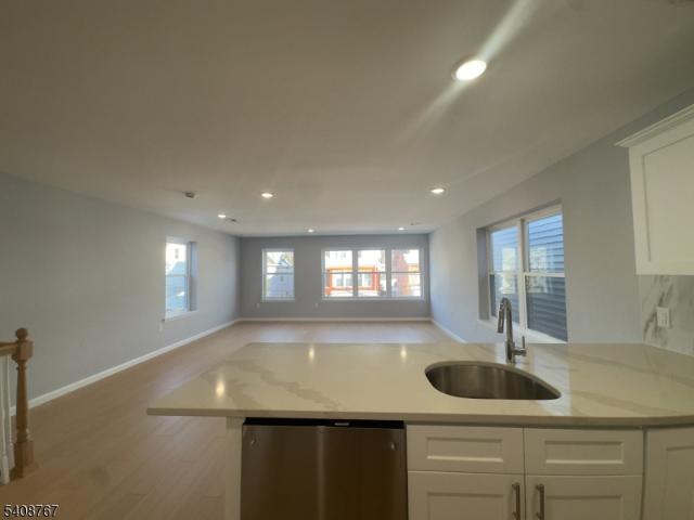 27 Isabella Ave 2nd FL # 2