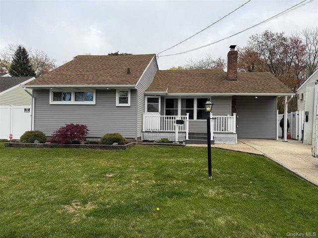 27 Jane Dr, North Babylon, NY 11703