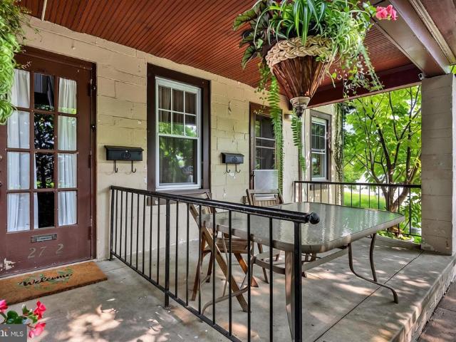 27 Johns Place