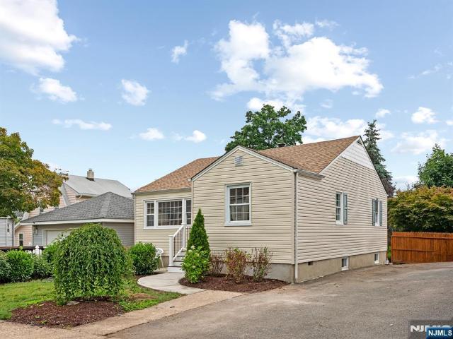 27 Kenter Place