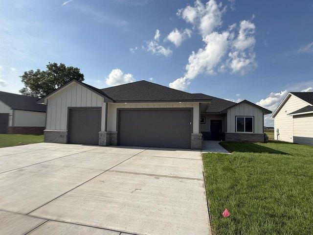27 Kingdom Ct, Goddard, KS 67052