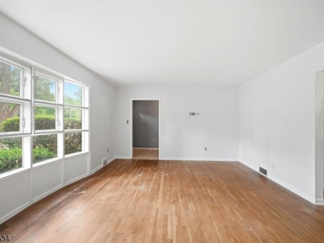 27 Knollwood Rd