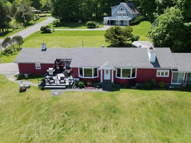 27 Lake St, Port Kent, NY 12975