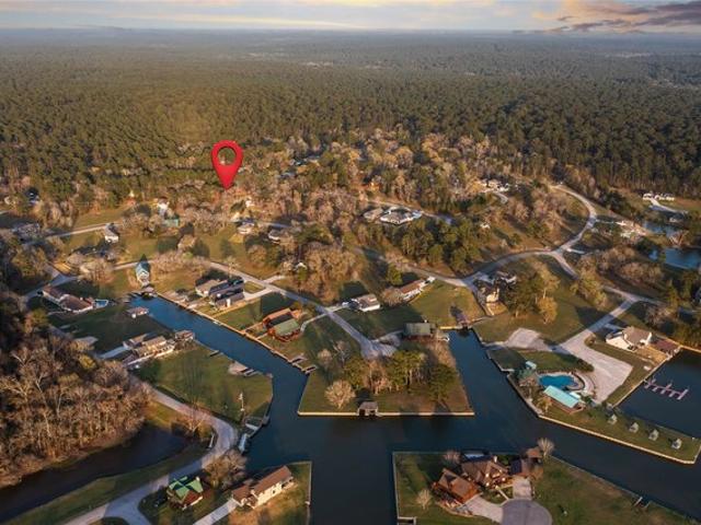 27 Lakecrest Ln, Huntsville, TX 77340