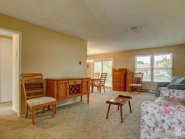 27 Larch Plaza