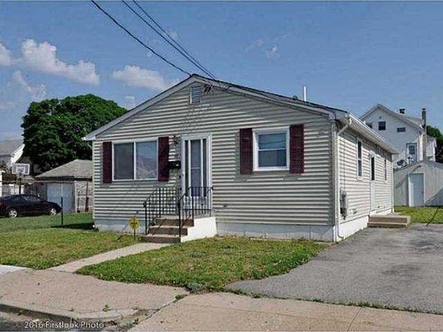 27 Lloyd St, Pawtucket, RI 02860