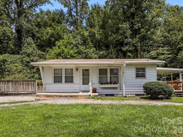 27 McGee Cir, Fairview, NC 28730