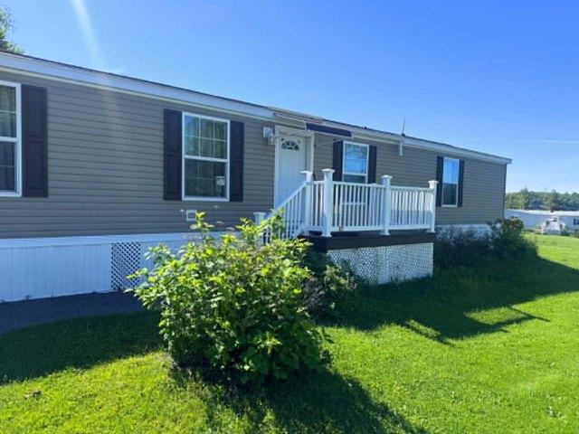 27 Marie Cir, Sabattus, ME 04280