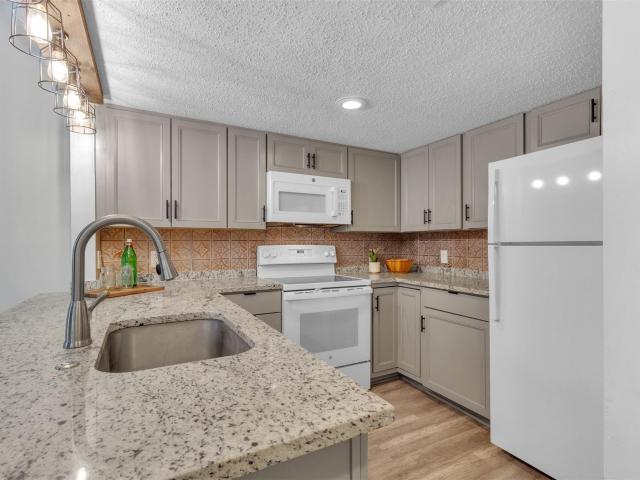 27 Marina Cir