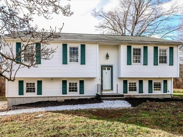 27 Meadowland Dr, New Milford, CT 06755