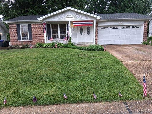 27 Michelle Ln, Saint Peters, MO 63376
