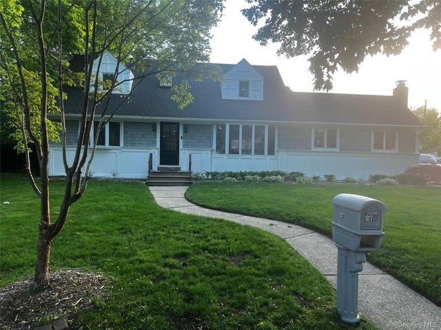 27 Middle Dr, Huntington, NY 11743