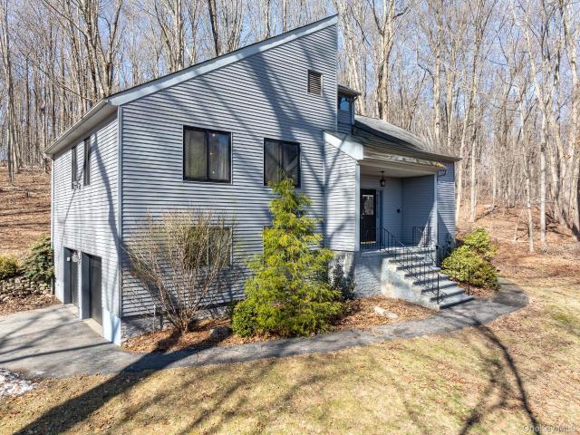 27 Mohawk Ln, Baldwin Place, NY 10505 | Compass