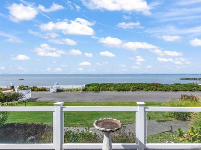 27 Mohring Bay Ct, Bayville, NY 11709