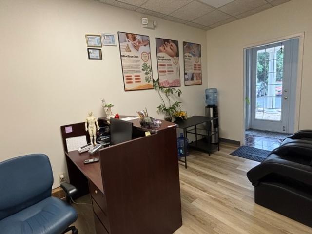 27 Mountain Blvd Suite 7