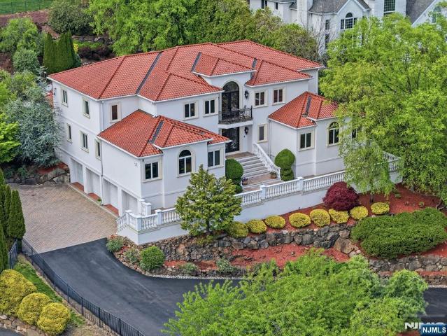 27 Mountainwood Court