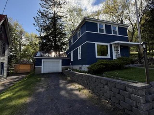27 N McNab Ave, Gloversville, NY 12078
