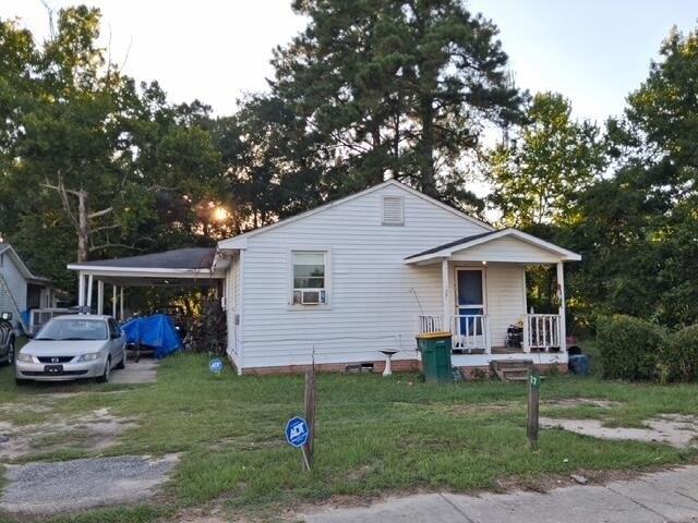 27 N Barfield St, Manning, SC 29102