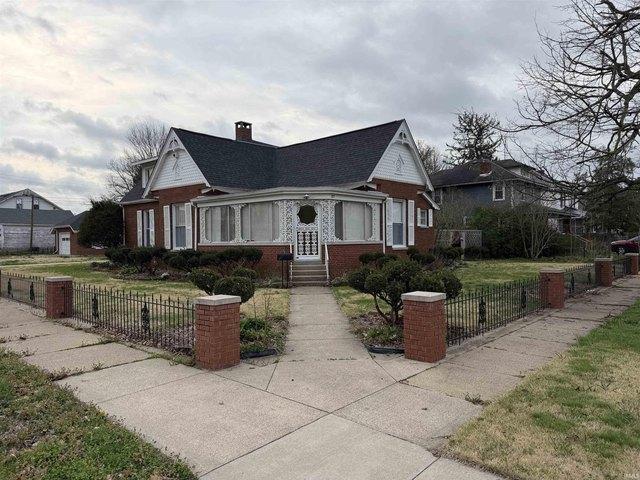 27 N Edwards St, Worthington, IN 47471