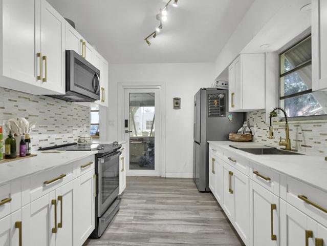 27 NE 18th St, Homestead, FL 33030