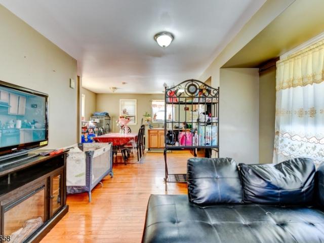 27 Newell Ave