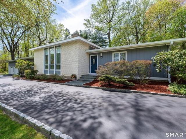 27 Nob Hill Ln, Stamford, CT 06903