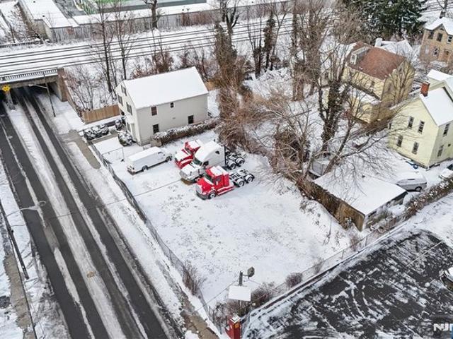 27 Oakwood Ave, Orange, NJ 07050